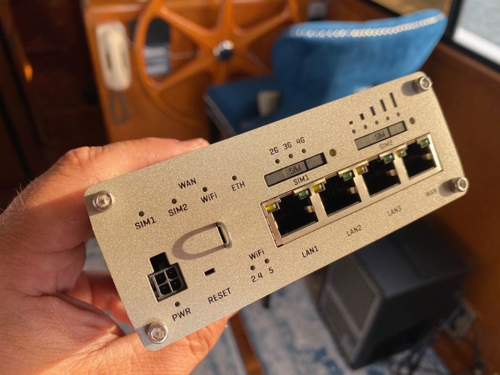 Teltonika RUTX11 LTE router - SeaBits